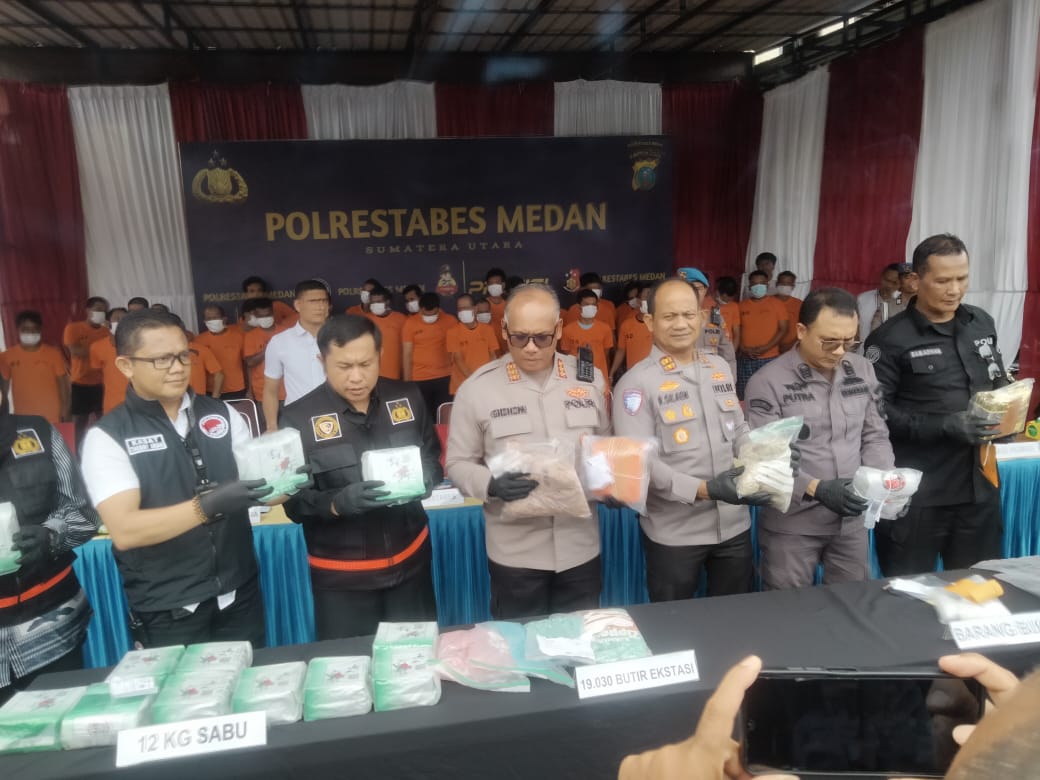 Polrestabes Medan Gulung Jaringan Narkoba Malaysia, Sita 12 Kg Sabu dan 18 Ribu Pil Ekstasi ...