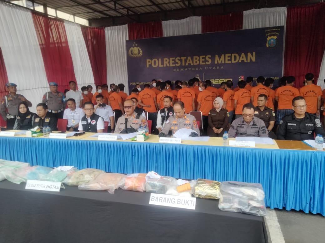 Polrestabes Medan Gulung Jaringan Narkoba Malaysia, Sita 12 Kg Sabu dan 18 Ribu Pil Ekstasi ...
